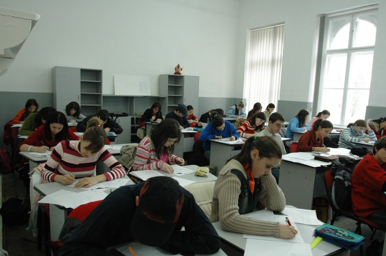 175 de elevi din Gorj rămași fără loc la liceu | Scoala Gorjeana